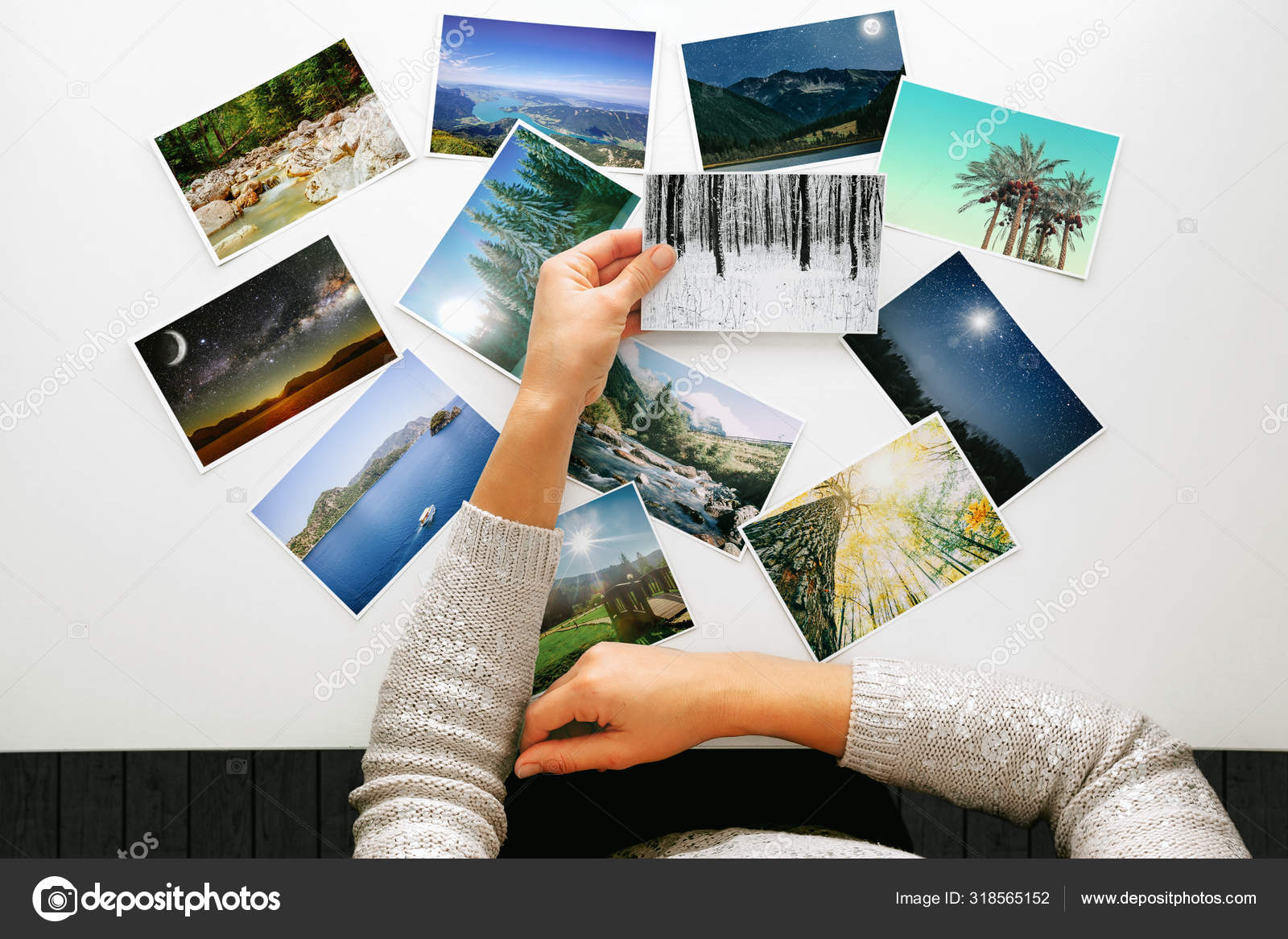 Woman Looking Photos Remember Nostalgia Day Rest — Stock Photo ...