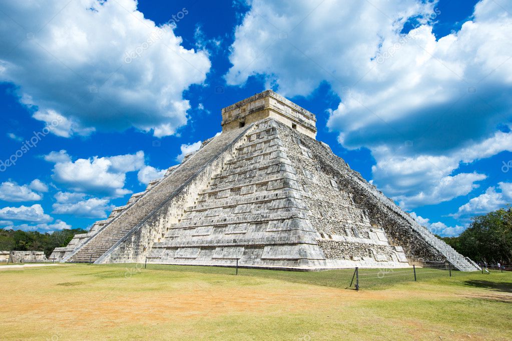 Kukulkan Pyramid in Chichen Itza Site — Stock Photo © Pakhnyushchyy ...
