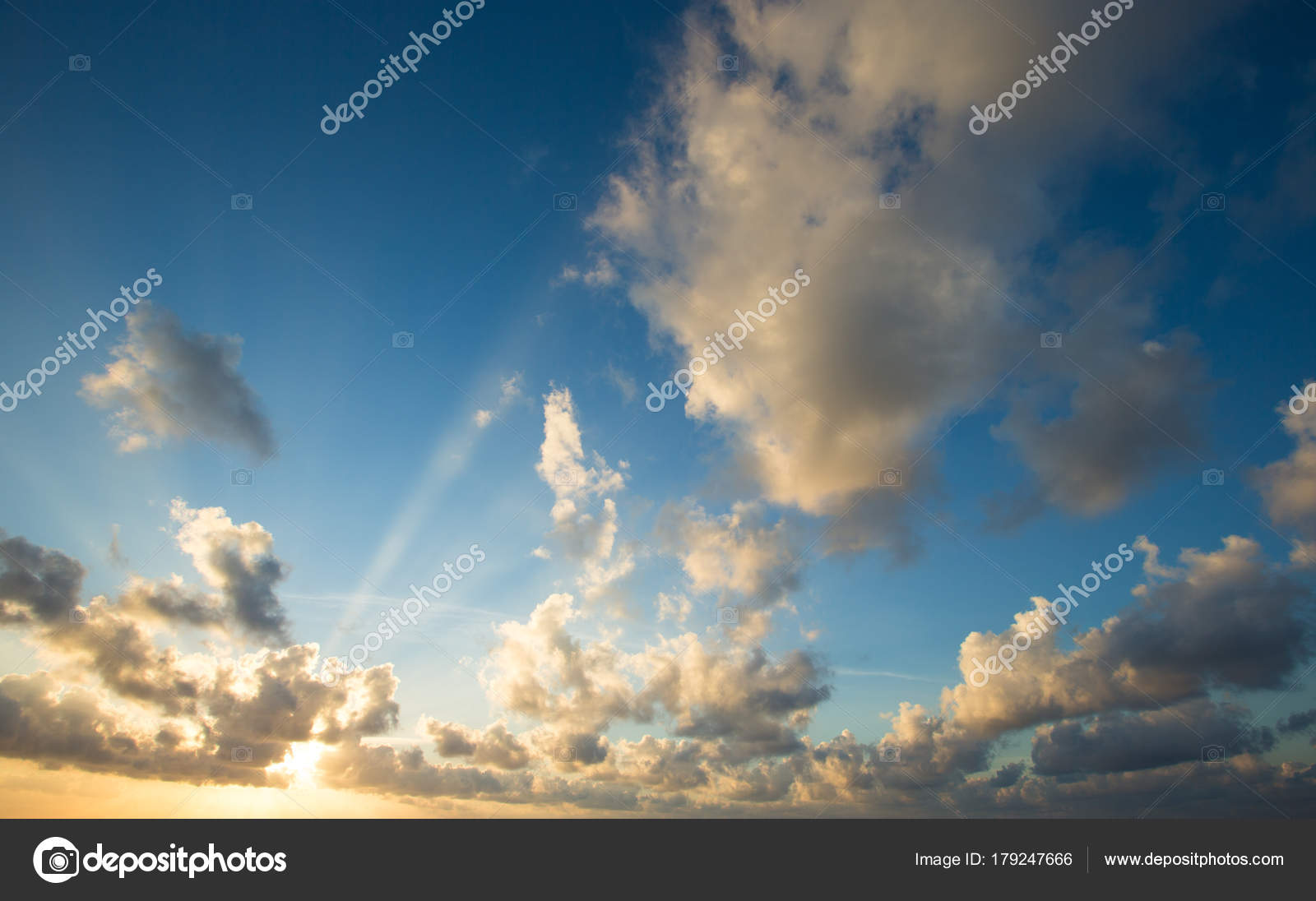 Sunset Sun Rays Sky Clouds Sun — Stock Photo © Pakhnyushchyy #179247666