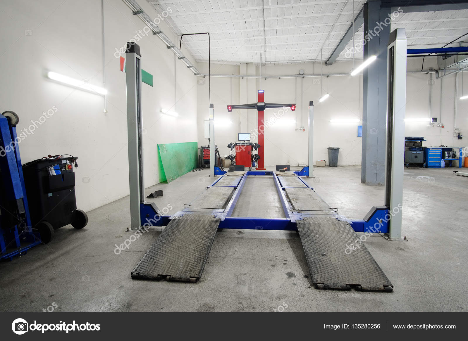 Wheel alignment equipment Stock Photo by ©uatp12 135280256