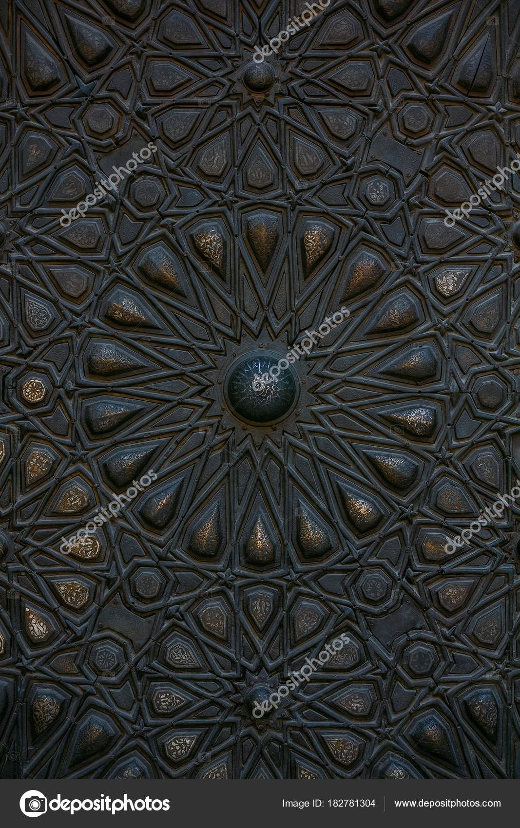 Ancient arabic brass pattern — Stock Photo © zhugin #182781304