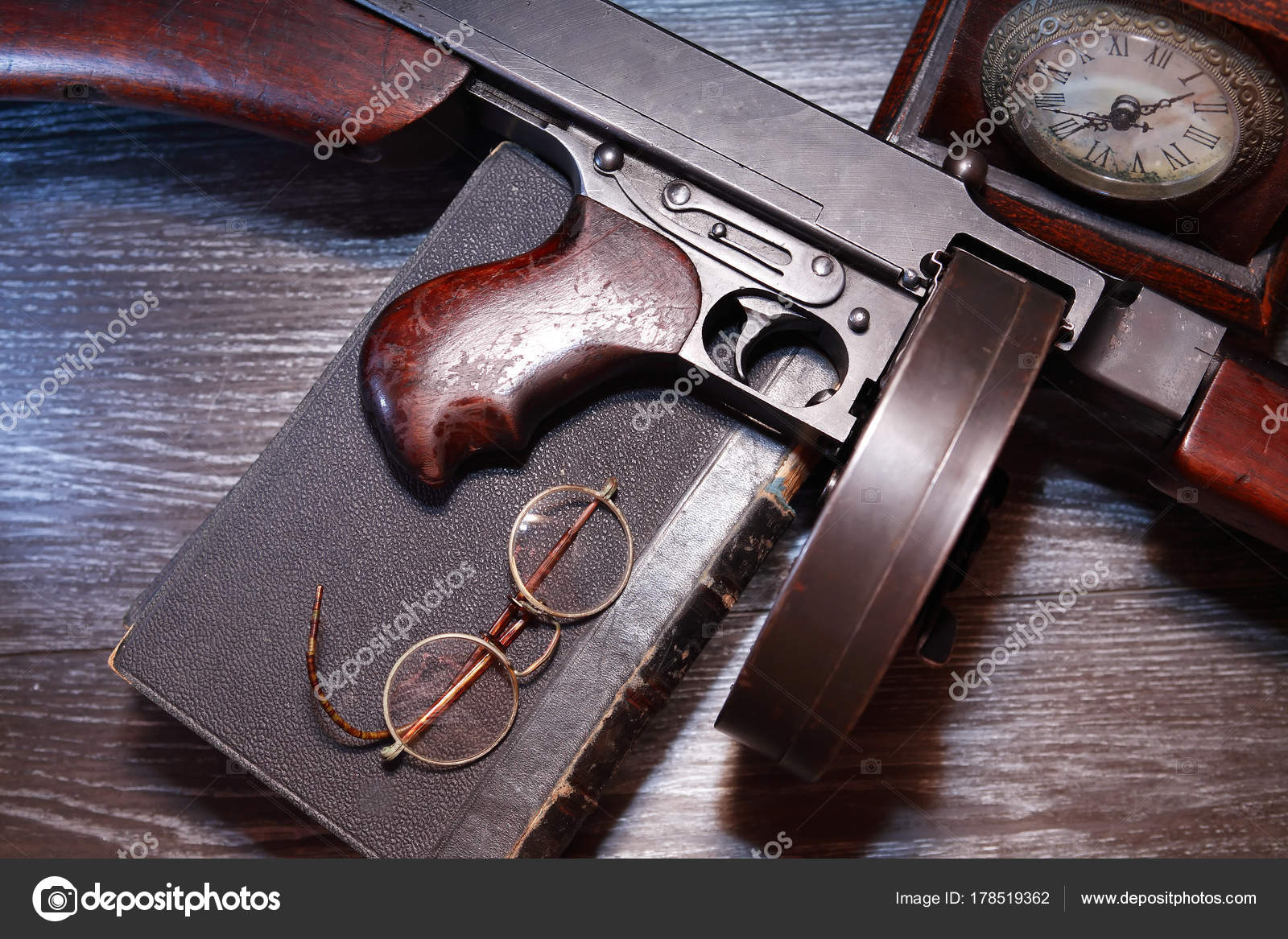 Old USA Submachine Gun Stock Photo by ©kvkirillov 178519362