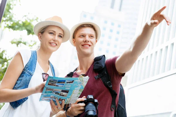 Turistas entusiastas fotos de stock, imágenes de Turistas entusiastas ...