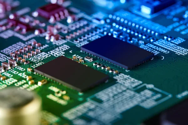 Electronic circuit board with electronic components such as chips close ...