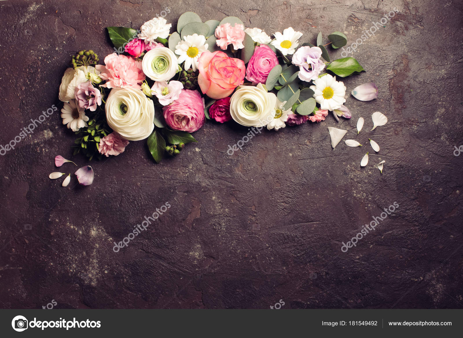 Floral round frame Stock Photo by ©oksixx 181549492