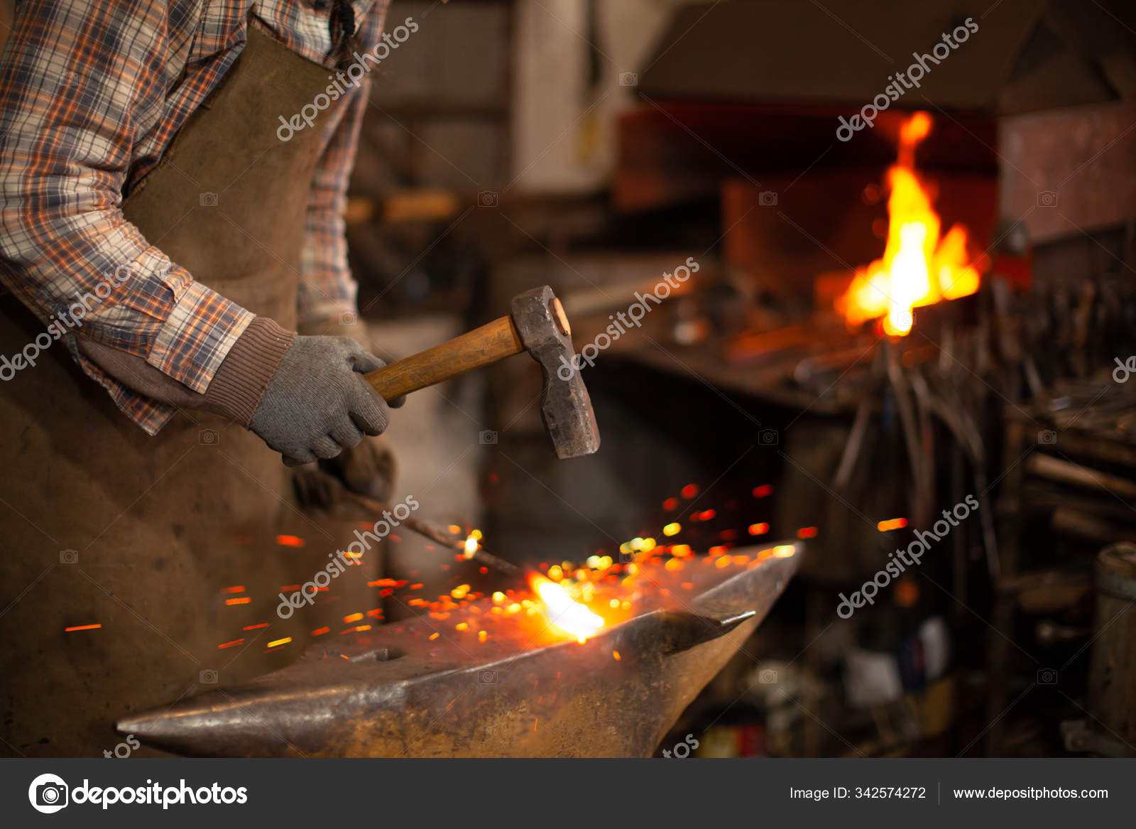 Smed Ambolt Gnister Daniel Smeetz – Head Of Operations | NEUMAN