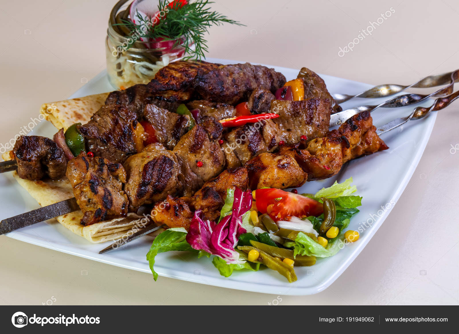 Barbeque Meat Mix Plate Vegetalbes Stock Photo by ©AndreySt 191949062