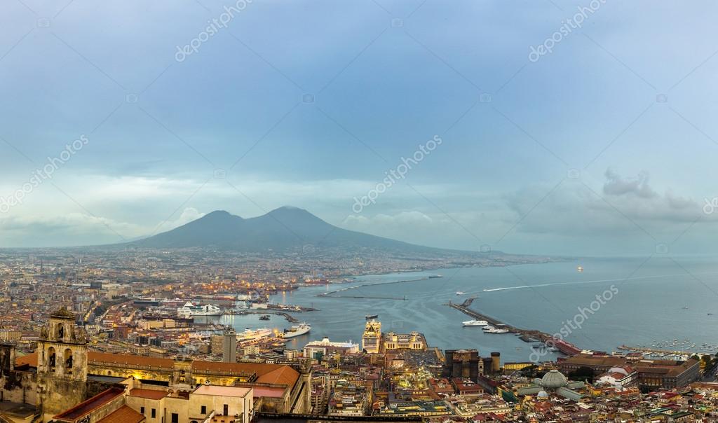 Napoli and mount Vesuvius in Italy — Stock Photo © bloodua #126688832