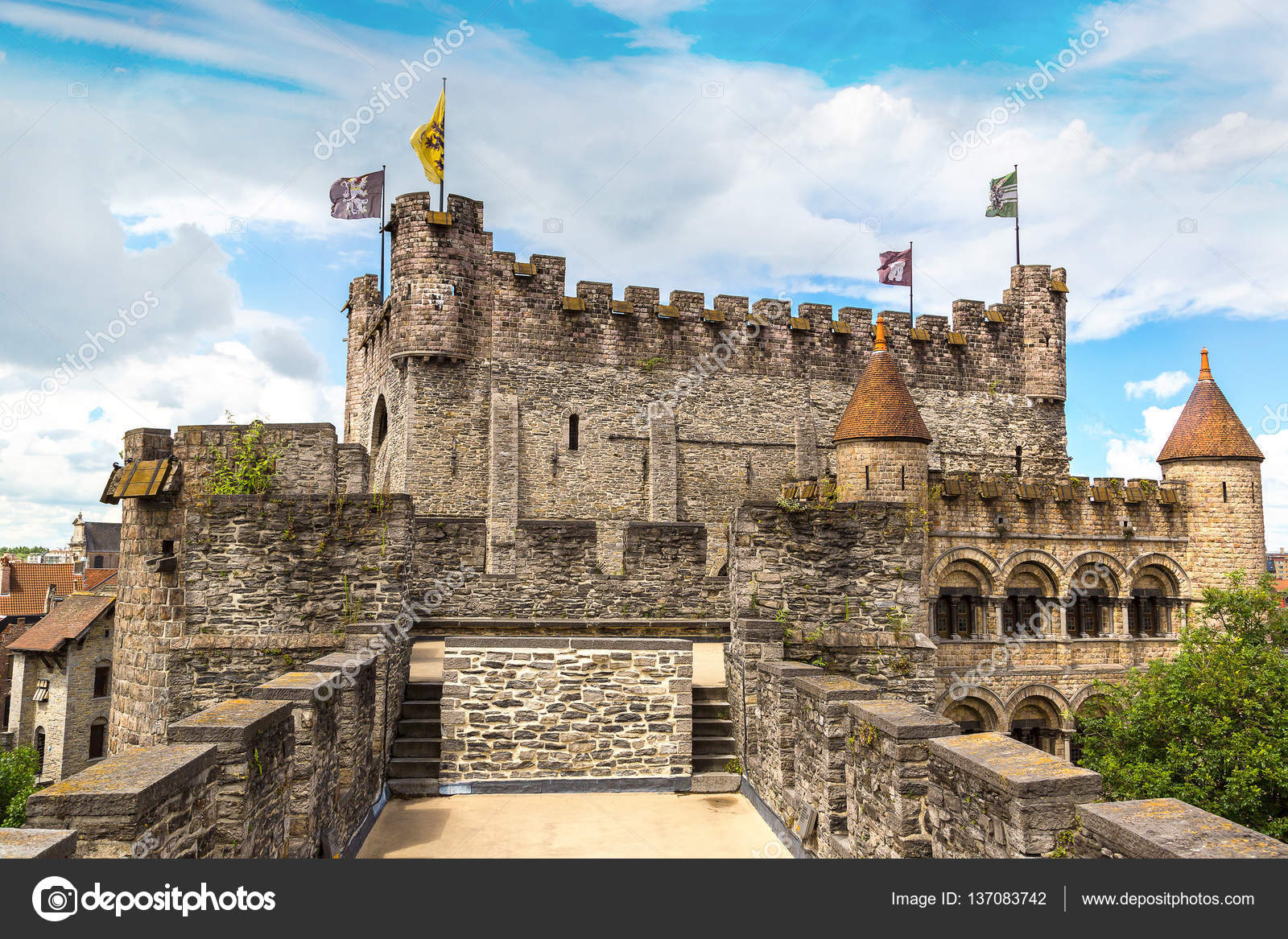 Medieval castle Gravensteen in Gent — Stock Photo © bloodua #137083742