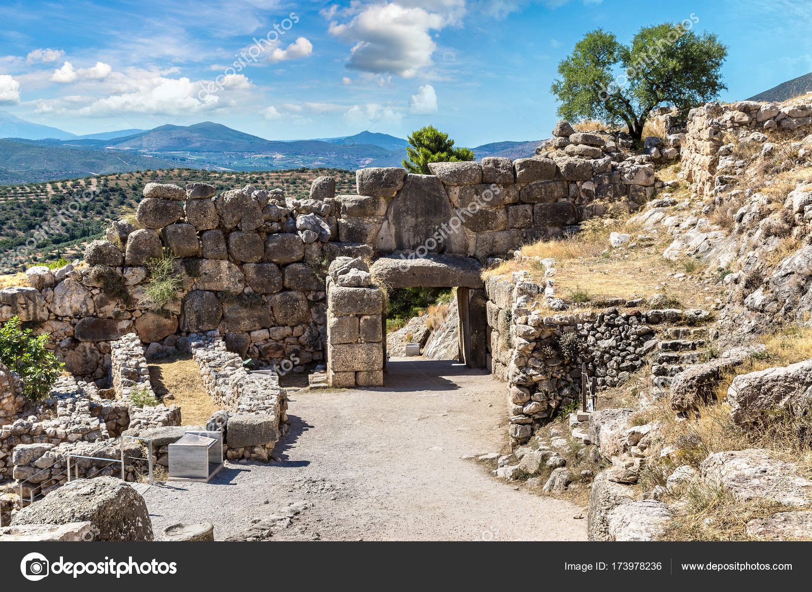 Lion Gate in Mycenae, Greece — Stock Photo © bloodua #173978236