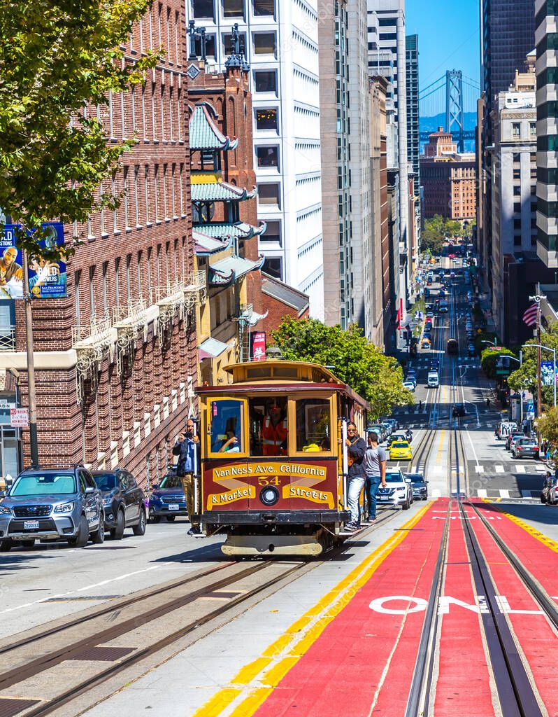 SAN FRANCISCO, Estados Unidos - 29 de marzo de 2020: El tranvía del ...