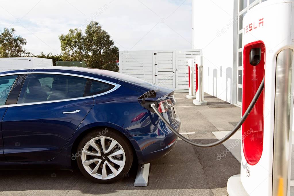 Tesla modelo 3 nuevo coche eléctrico 2023