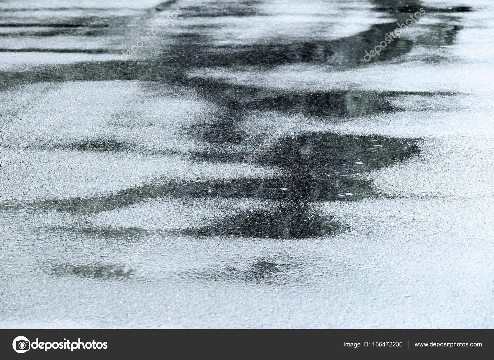Wet pavement with puddles and raindrops after heavy rain — Stock Photo ...