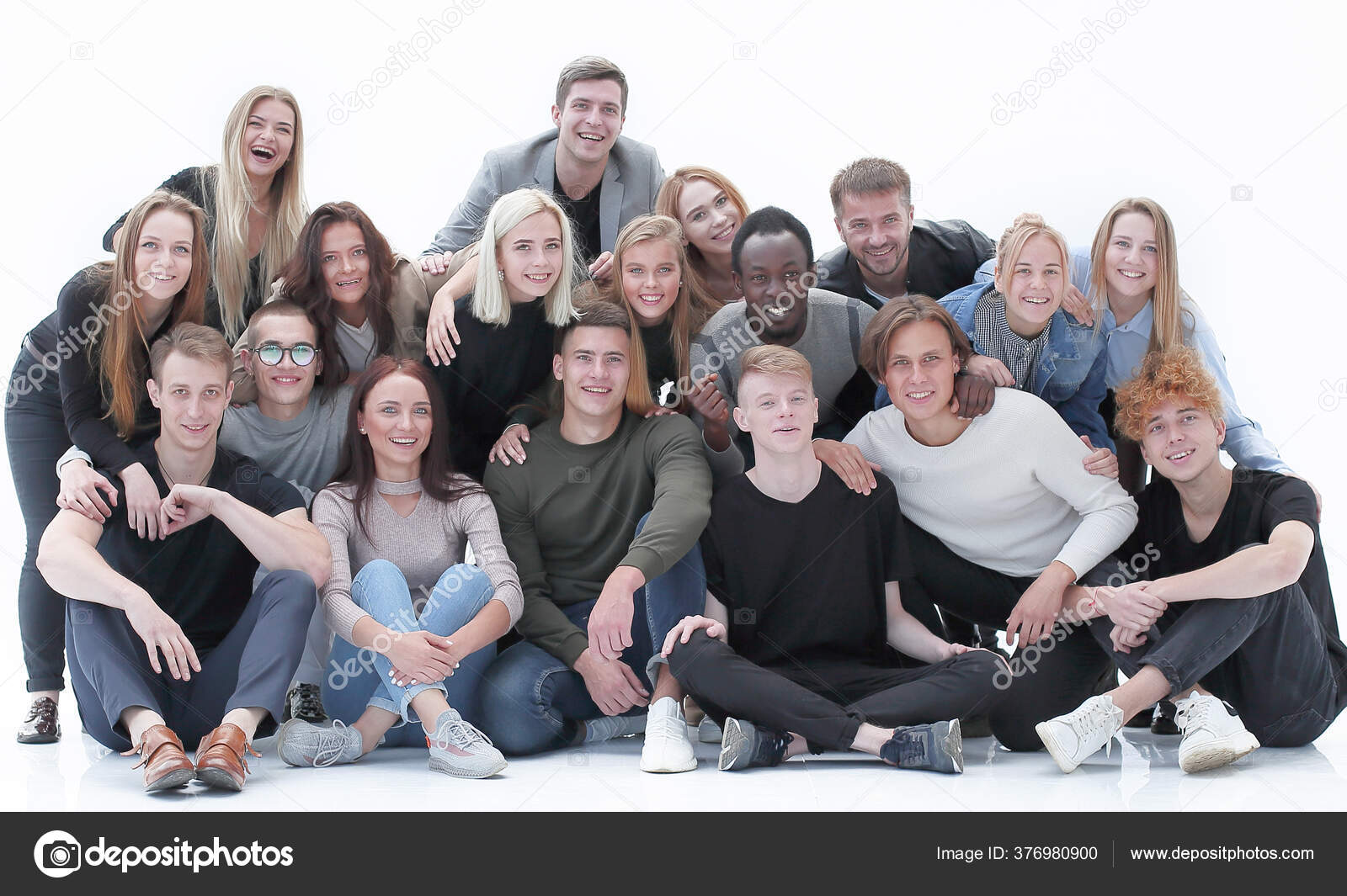 In full growth. a large group of friends gathered together. — Stock ...