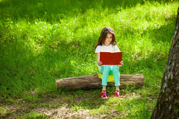 Girl reading tree Stock Photos, Royalty Free Girl reading tree Images ...