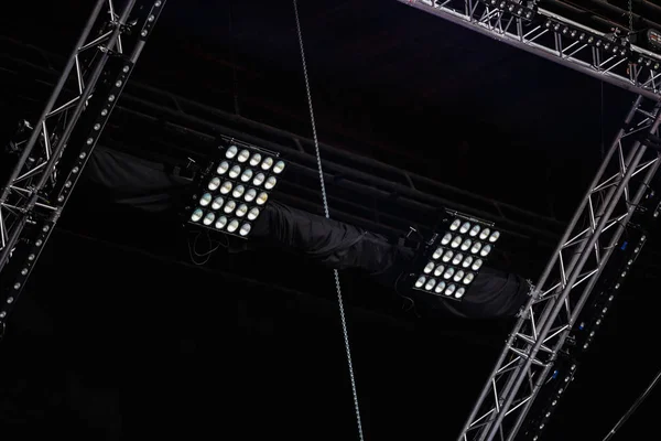 Massive concert lighting installation with bright lights – Stock ...