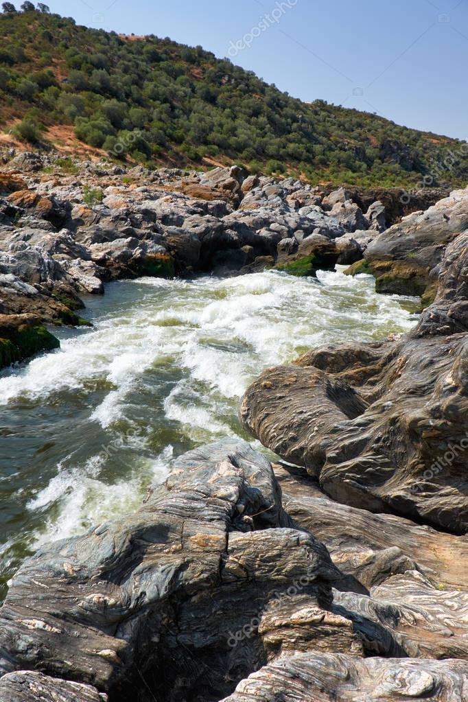 Pulo do Lobo o salto de cascada de lobo y cascada en el río Guadi 2022