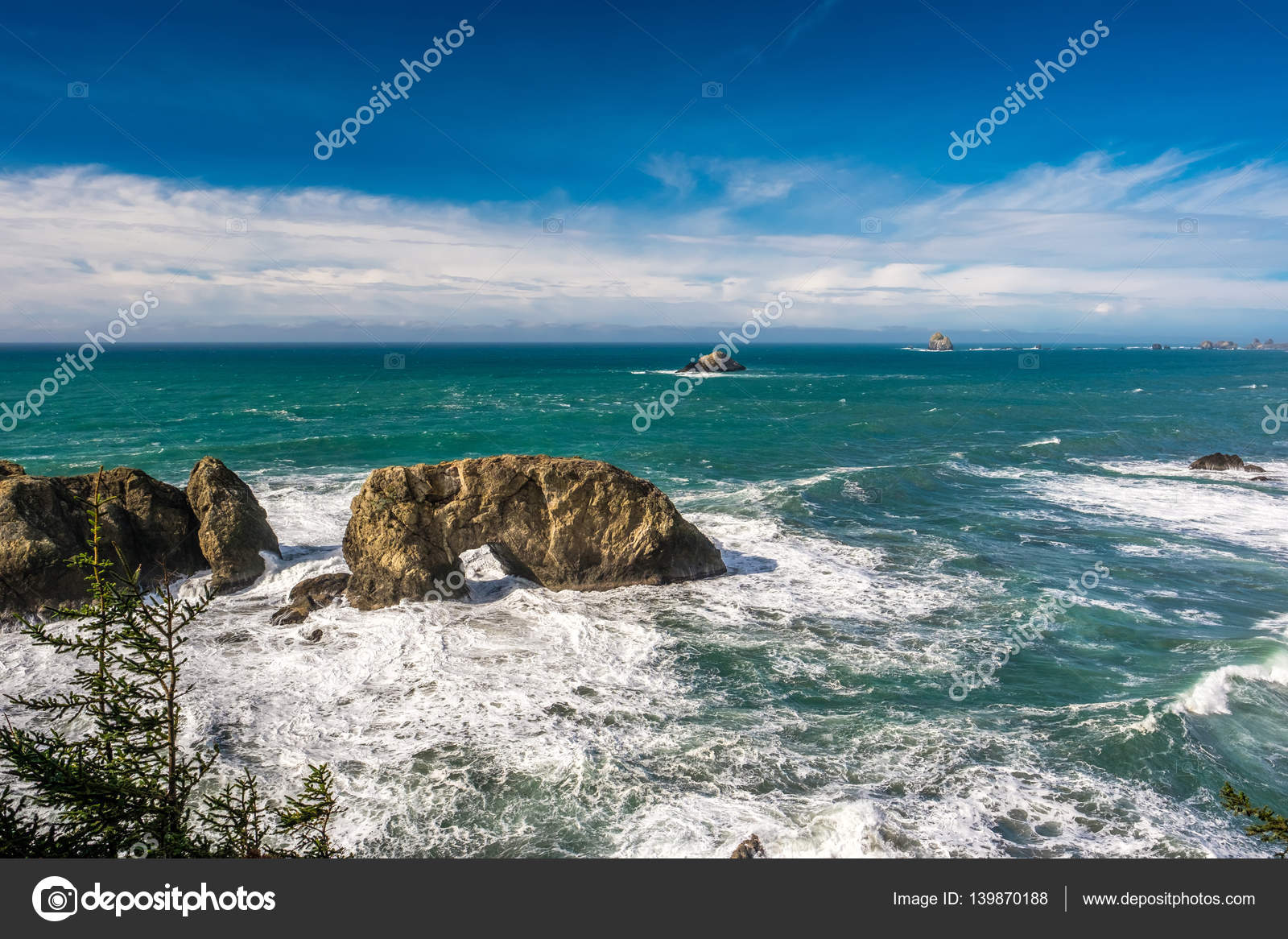 Rocks at Pacific coast — Stock Photo © haveseen #139870188