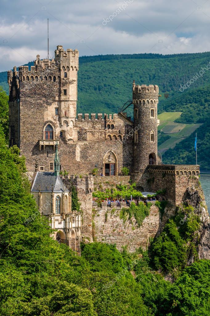 Castillo de Rheinstein en el valle del Rin 2022