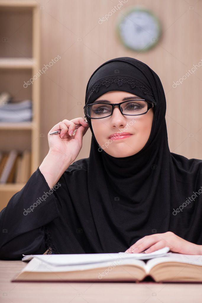Woman muslim student preparing for exams — Stock Photo © Elnur_ #125029304