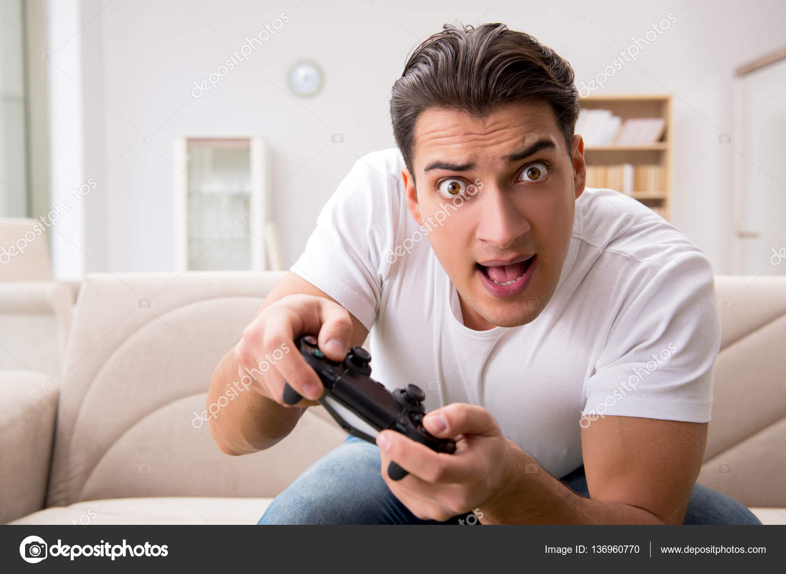 Man addicted to computer games — Stock Photo © Elnur_ #136960770