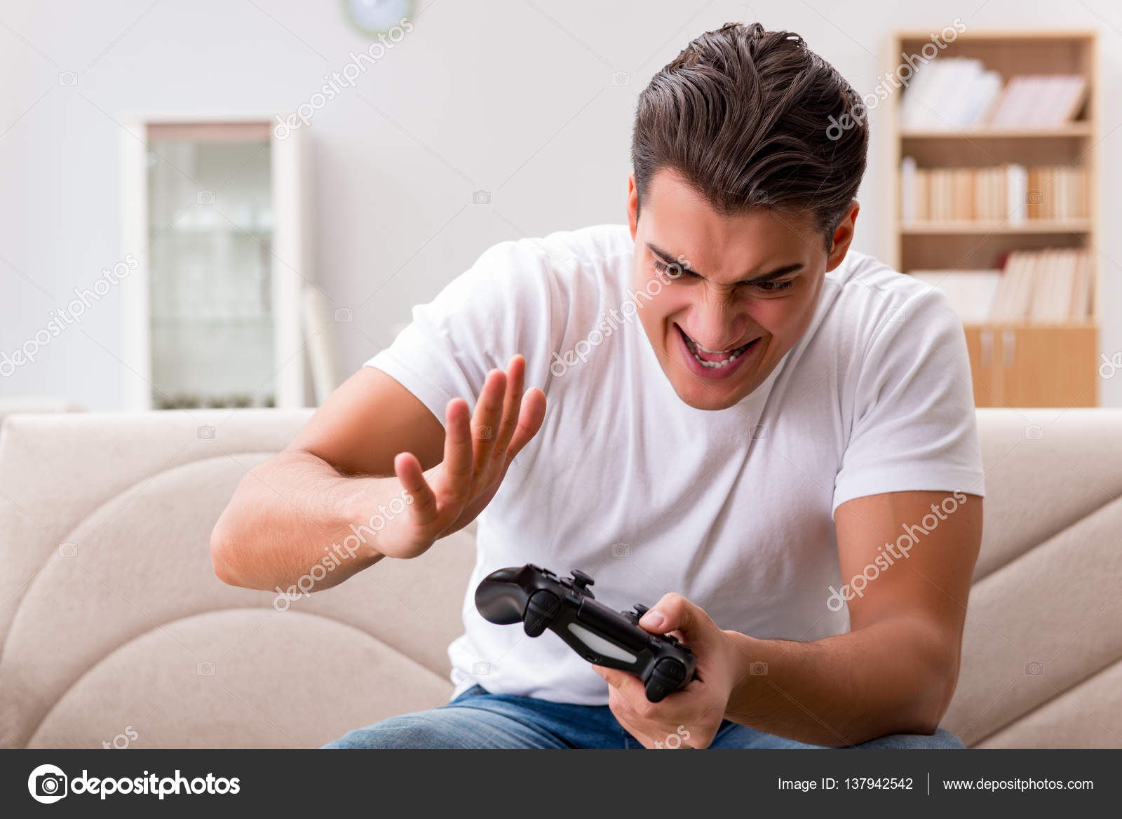 Man addicted to computer games — Stock Photo © Elnur_ #137942542