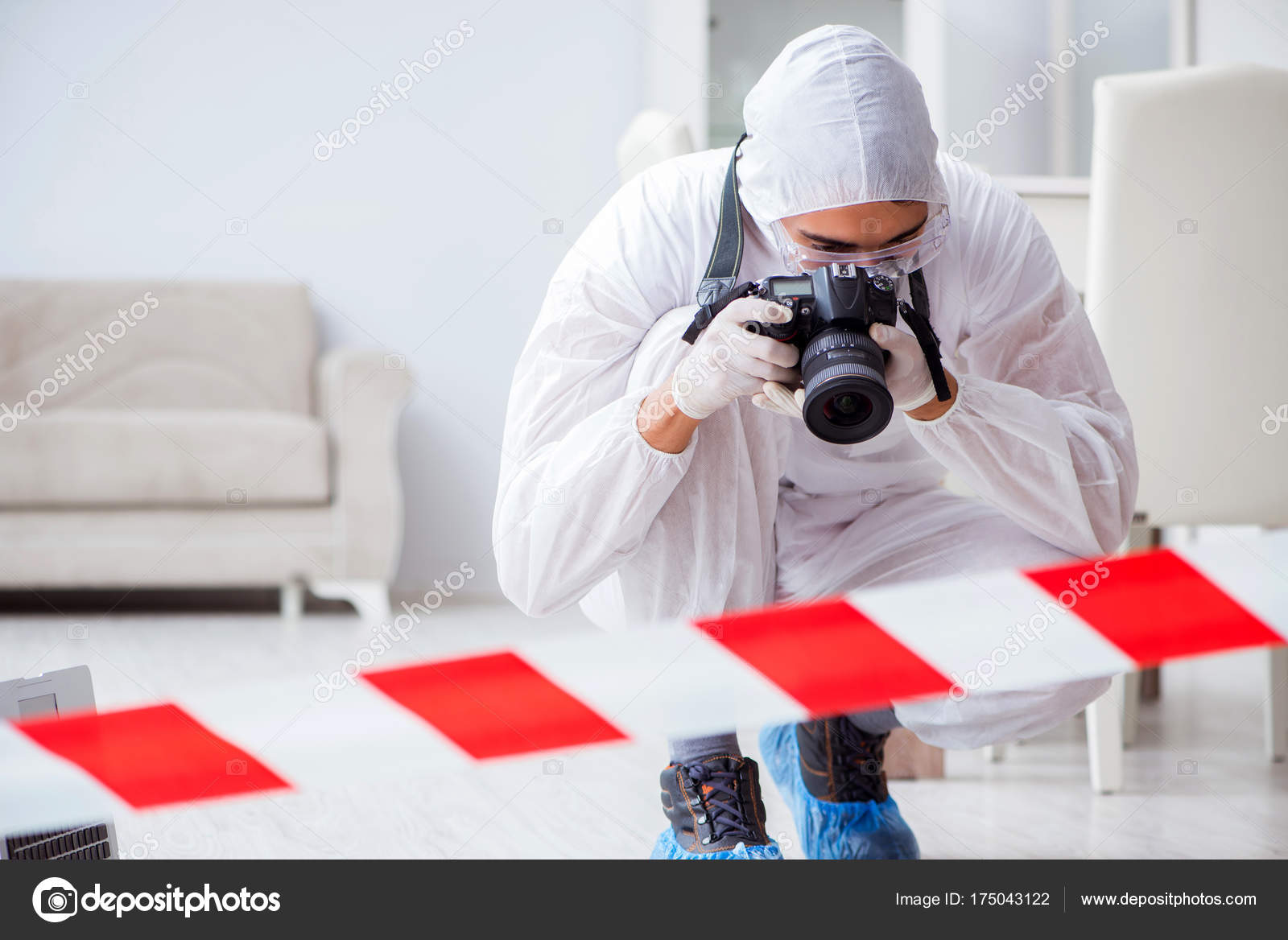 Forensic expert at crime scene doing investigation — Stock Photo ...