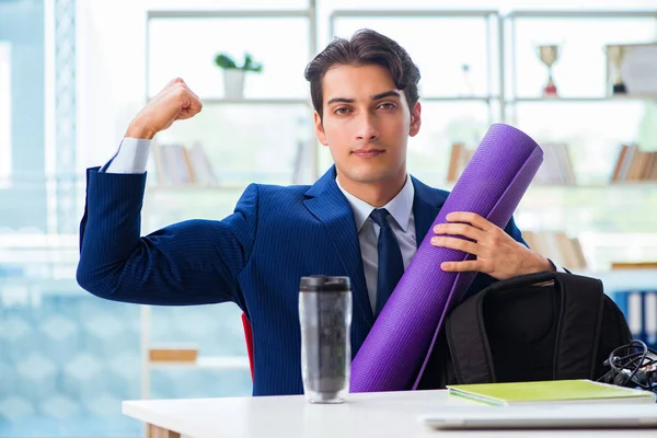 Man getting ready for sports break in the office - Stock Image - Everypixel