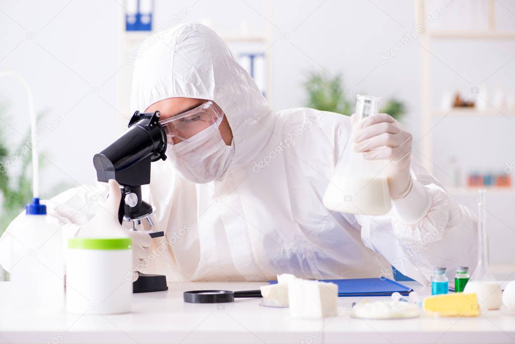 Científico alimentario probando cosas nuevas en el laboratorio 2022