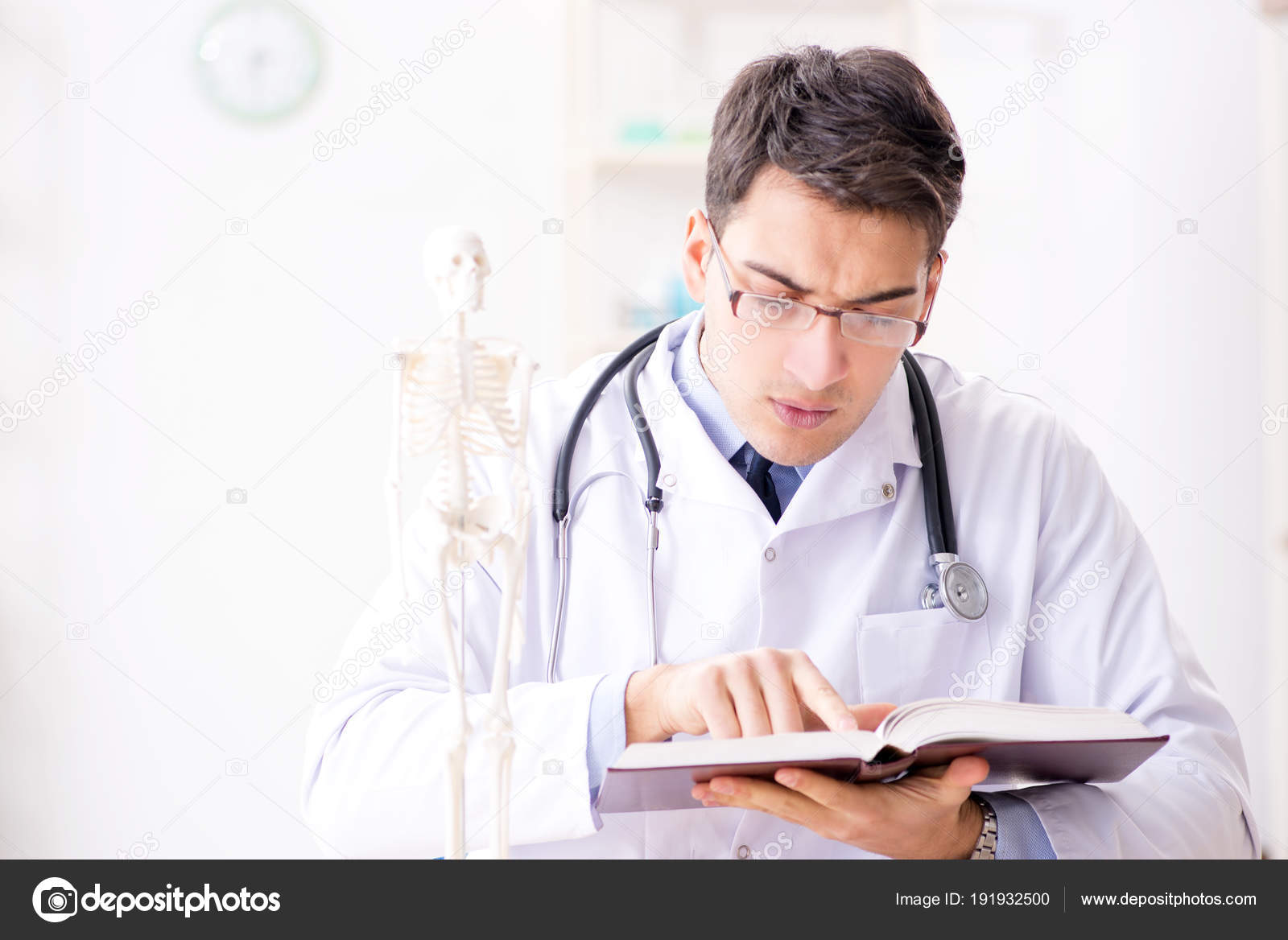 Doctor explaining human body on skeleton — Stock Photo © Elnur_ #191932500