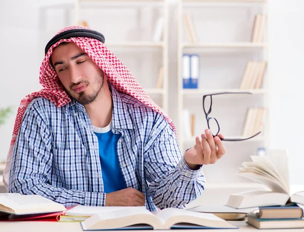 Saudi student Stock Photos, Royalty Free Saudi student Images ...
