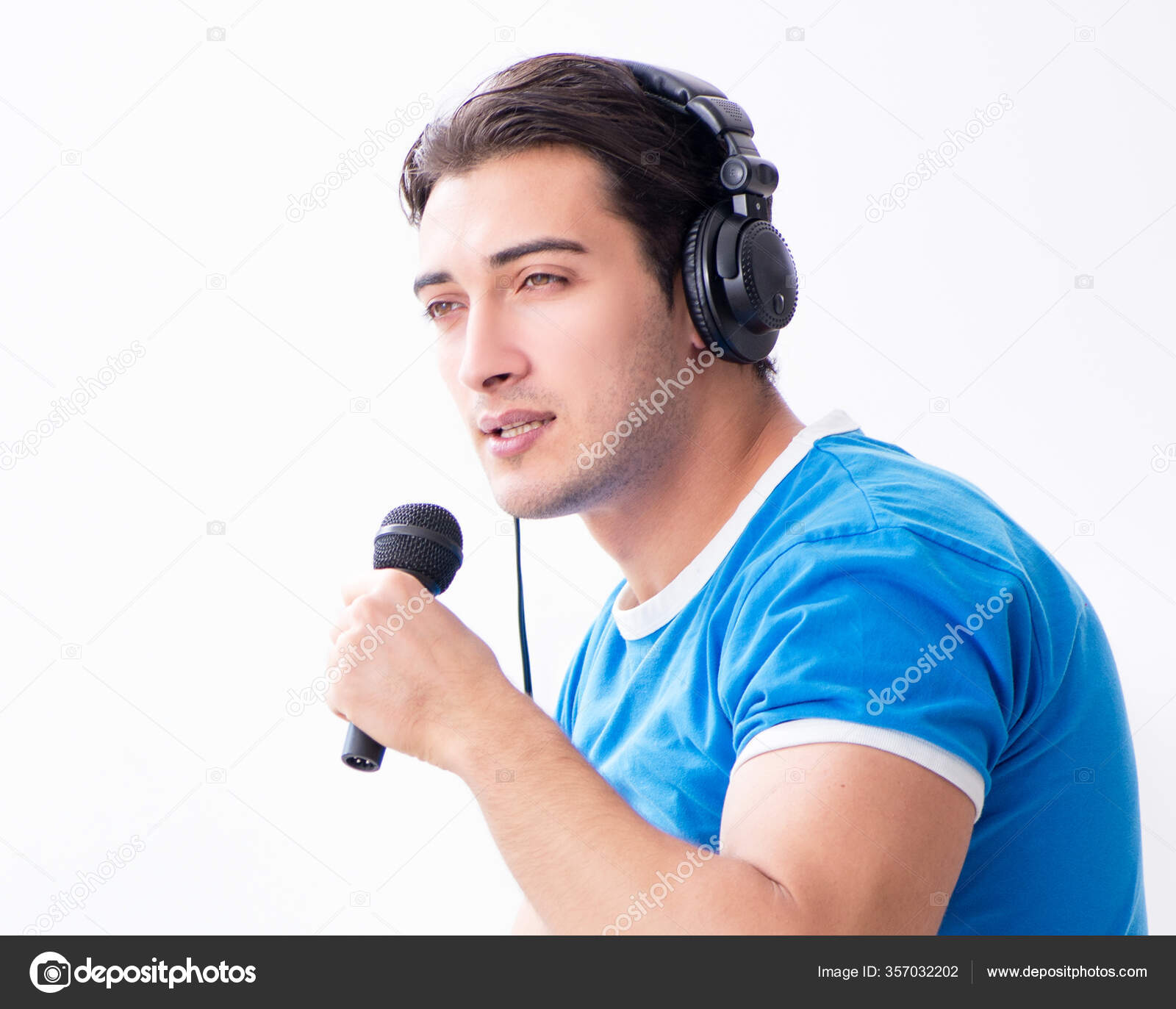 Young man singing at home karaoke — Stock Photo © Elnur_ #357032202