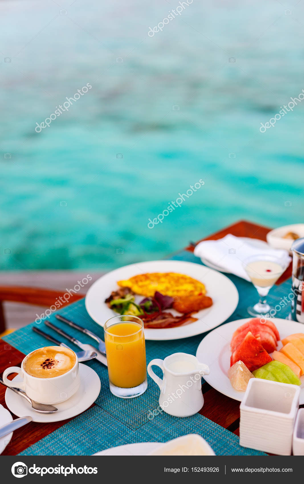 Breakfast at ocean edge Stock Photo by ©shalamov 152493926