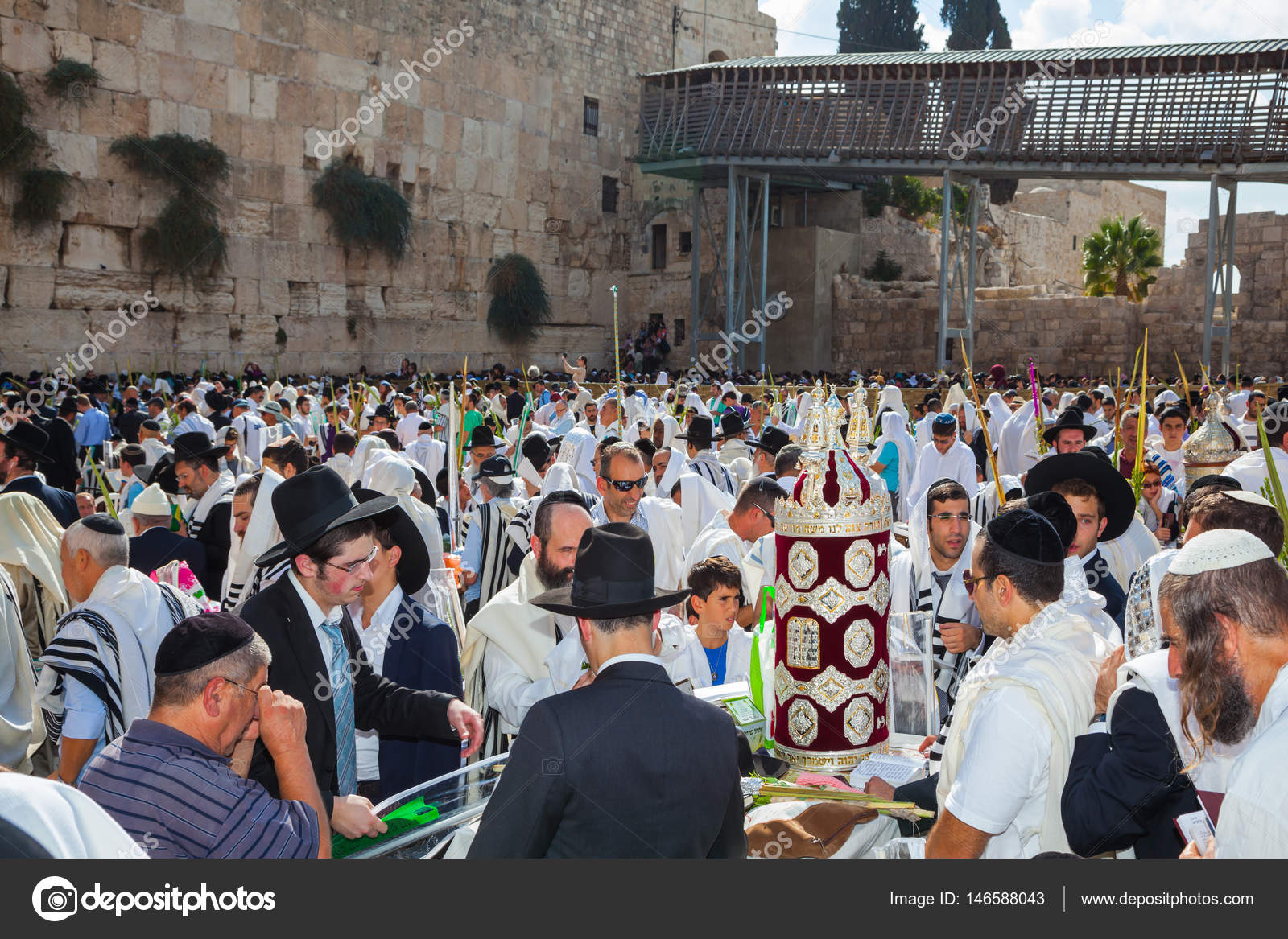 Jews with Torah scroll near Western Wall – Stock Editorial Photo ...