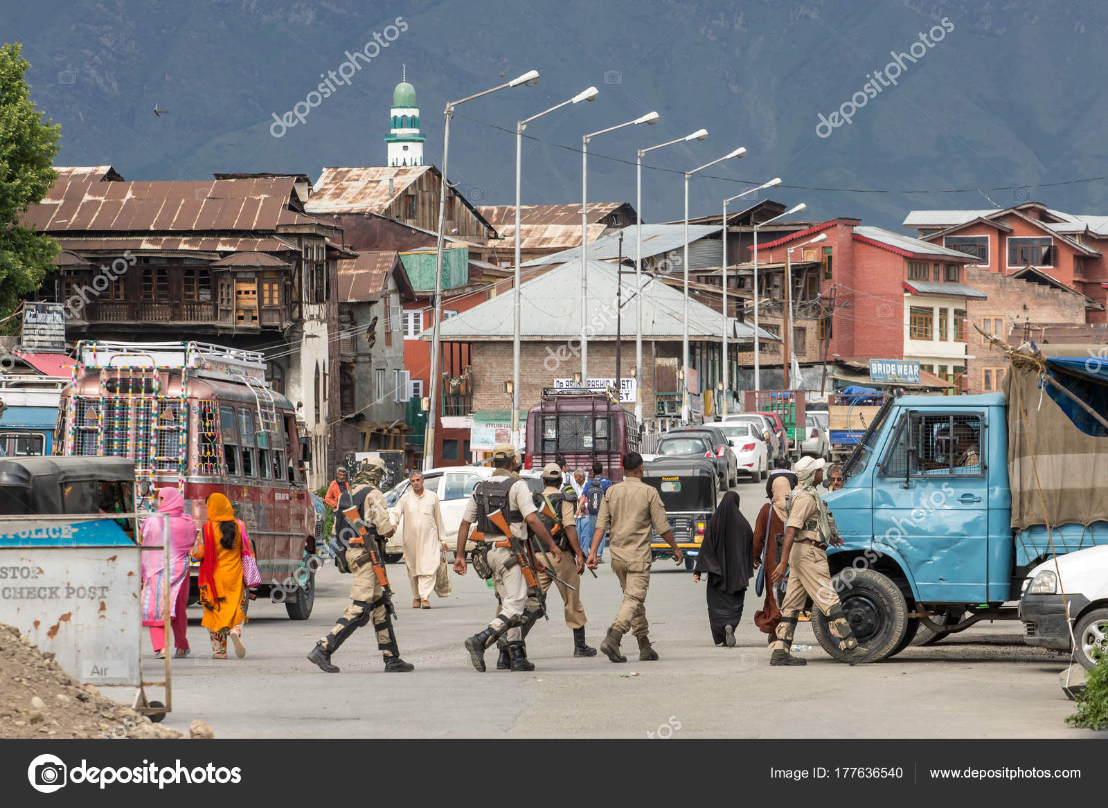 Srinagar India June 2017 Indian Army Patrol Streets Srinagar Kashmir ...