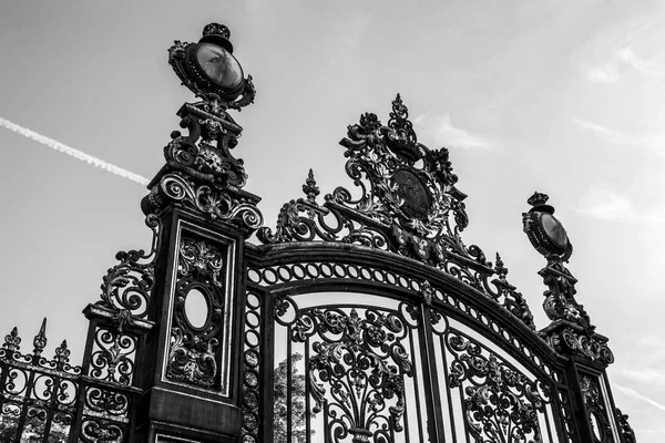 Luxury gate Stock Photos, Royalty Free Luxury gate Images | Depositphotos