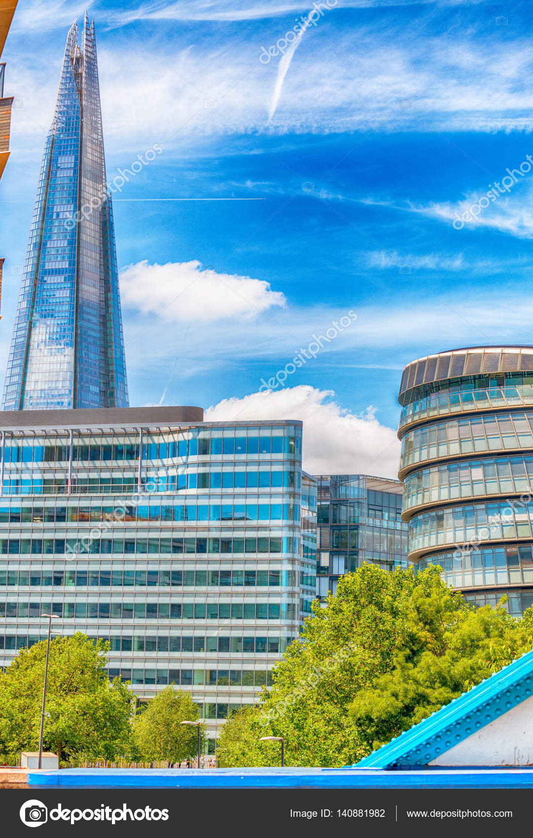 London skyline along Thames – Stock Editorial Photo © jovannig #140881982