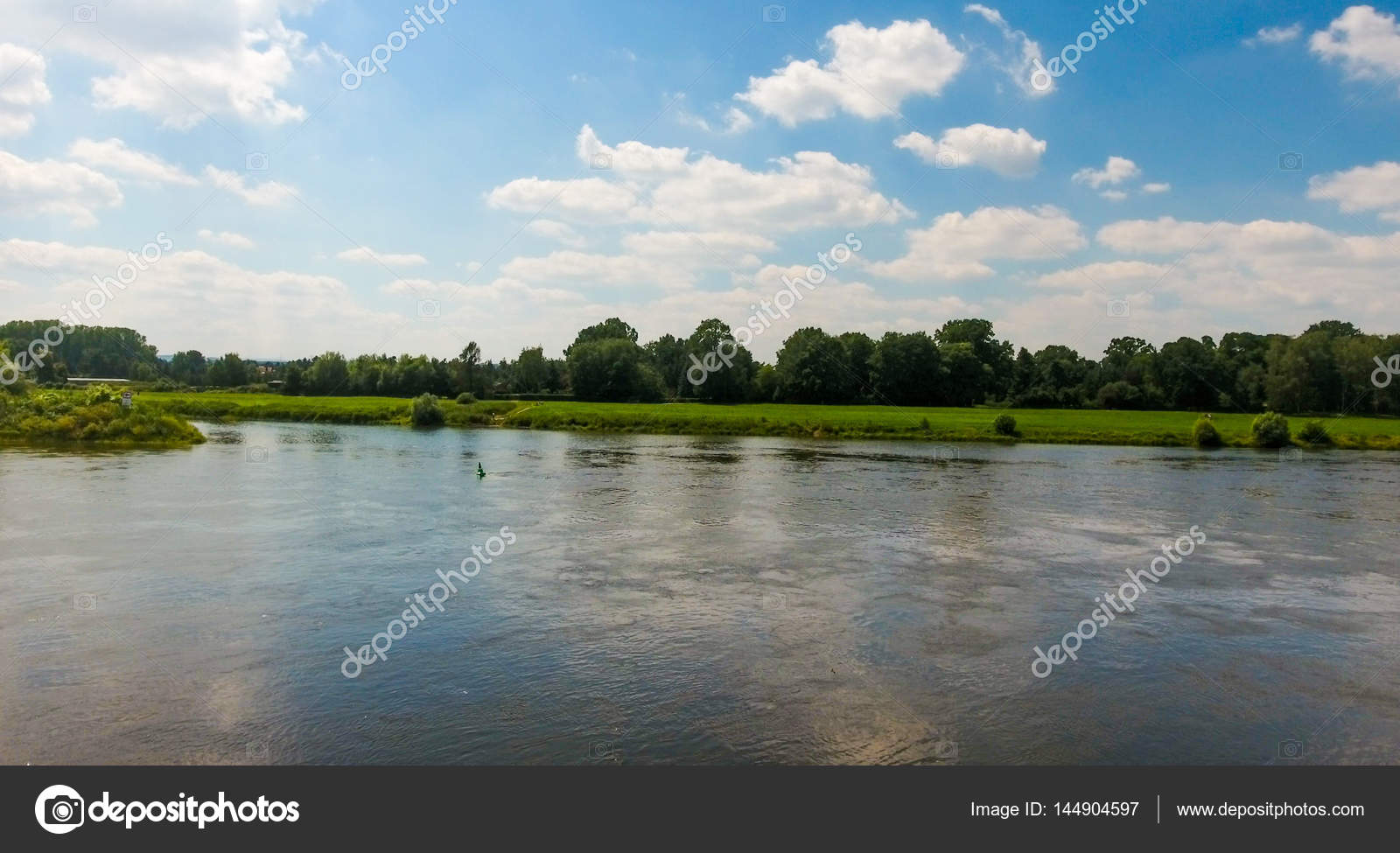 River with vegetation — Stock Photo © jovannig #144904597