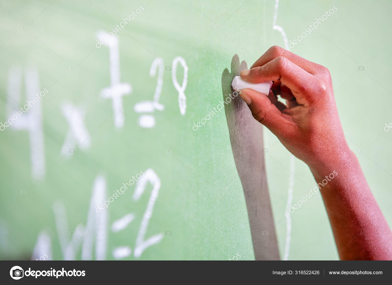 Mano de niño escribiendo en la pizarra: fotografía de stock © jovannig ...