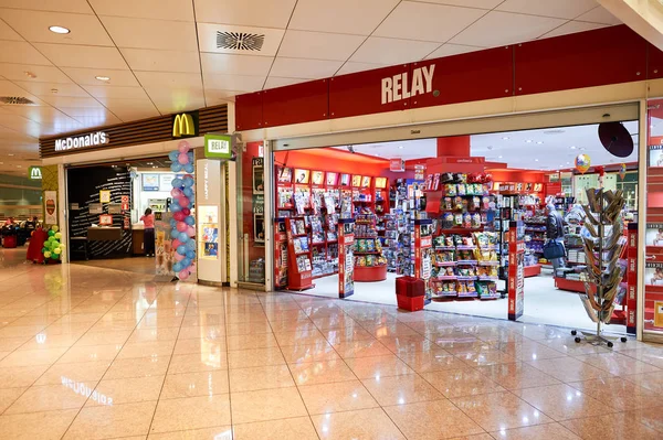 Tienda de relevos en el aeropuerto de Barcelona 2023