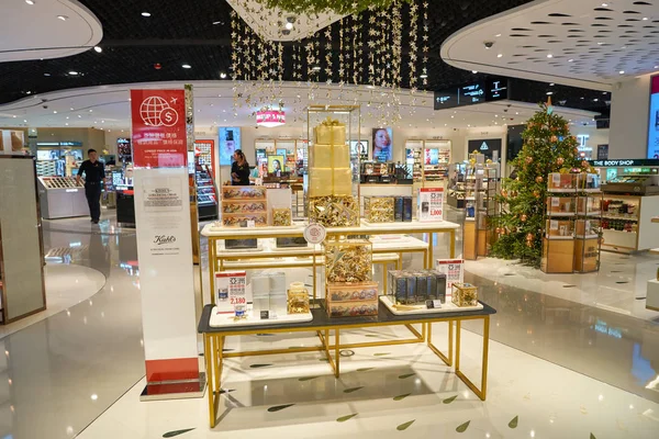 Christmas decor in cosmetics store – Stock Editorial Photo © teamtime ...