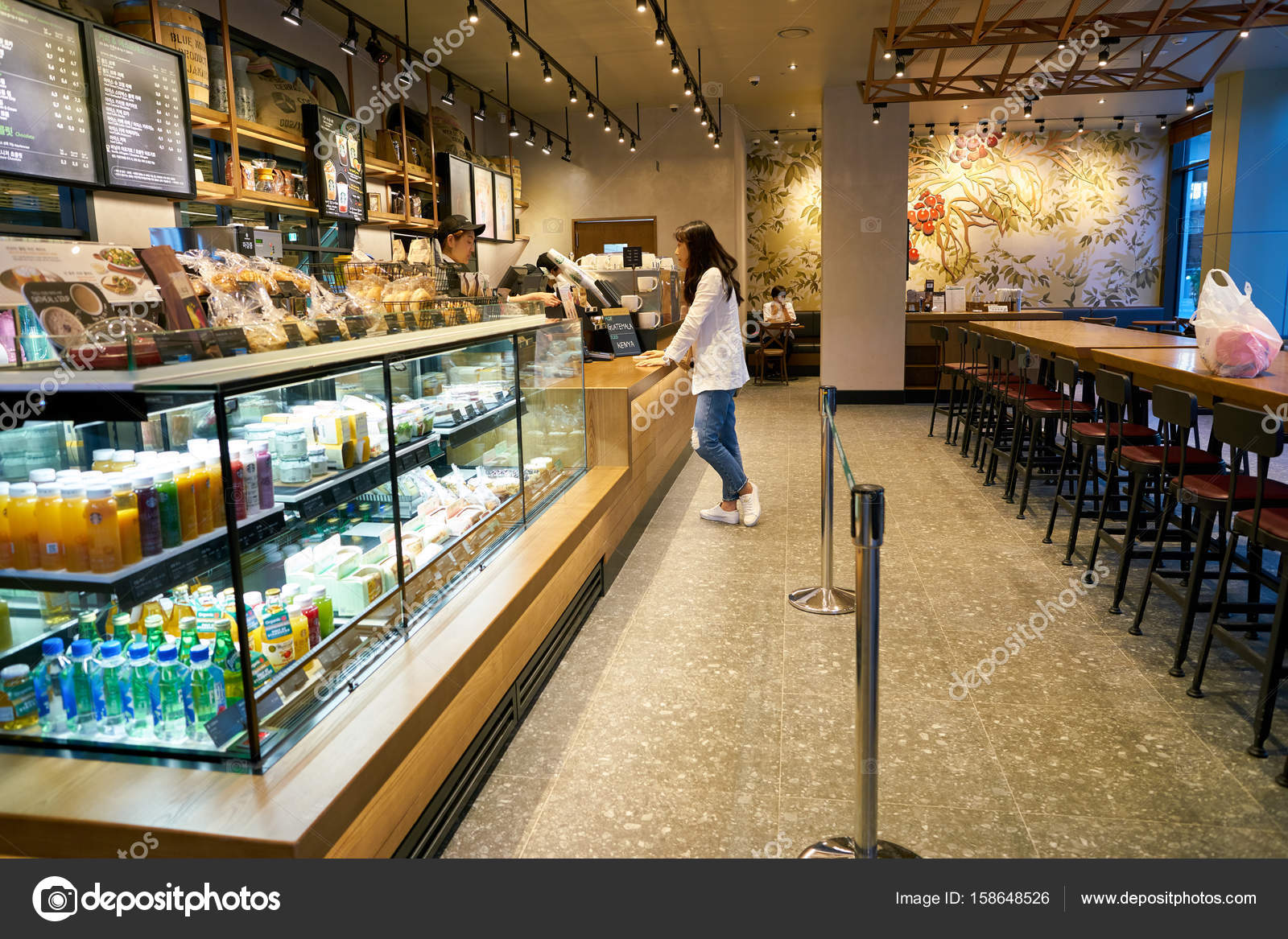 Display case at Starbucks – Stock Editorial Photo © teamtime #158648526