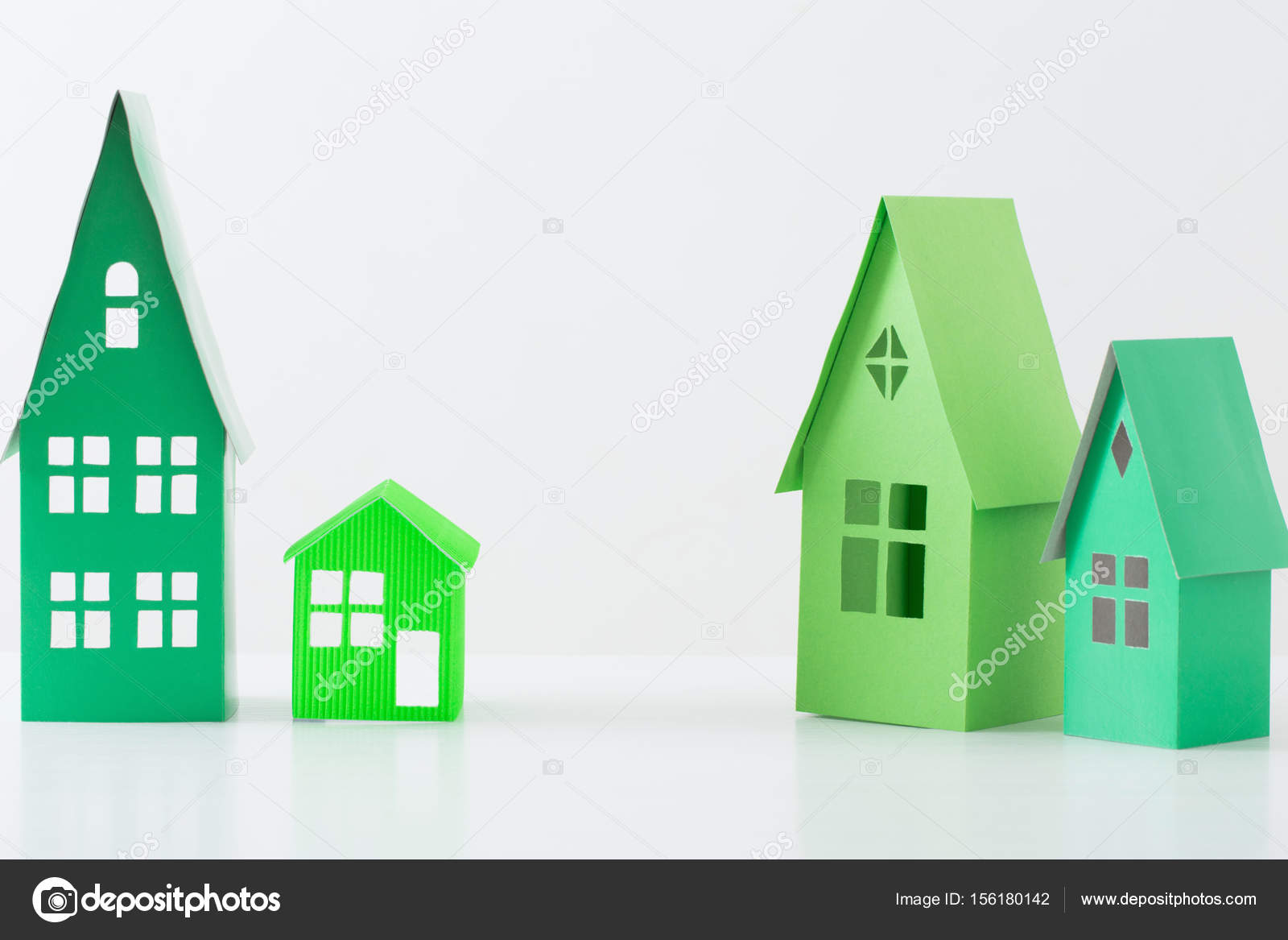 Paper house on white background — Stock Photo © Kruchenkova #156180142