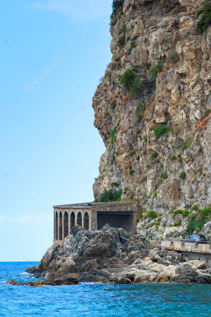 Scilla, Italia - 7 de septiembre de 2019: Vista sobre el túnel de la ...