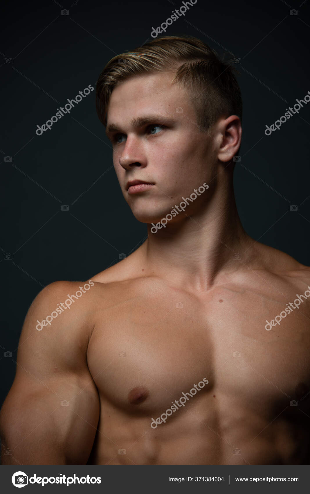 Portrait Muscular Man Posing Studio — Stock Photo © vishstudio #371384004
