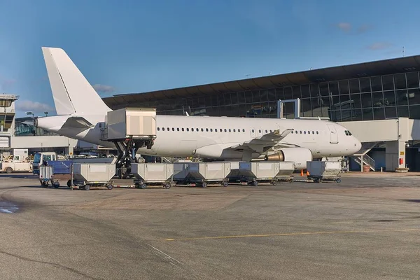 Ground handling Stock Photos, Royalty Free Ground handling Images ...