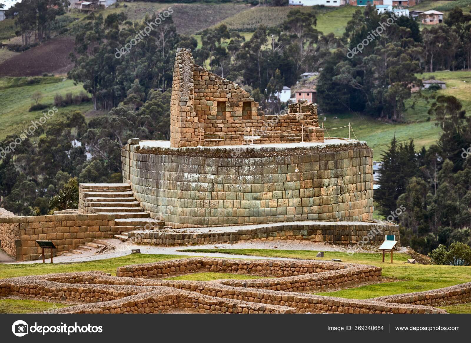 Ruinas arqueológicas de Ingapirca en Ecuador — Foto de stock © Gudella ...