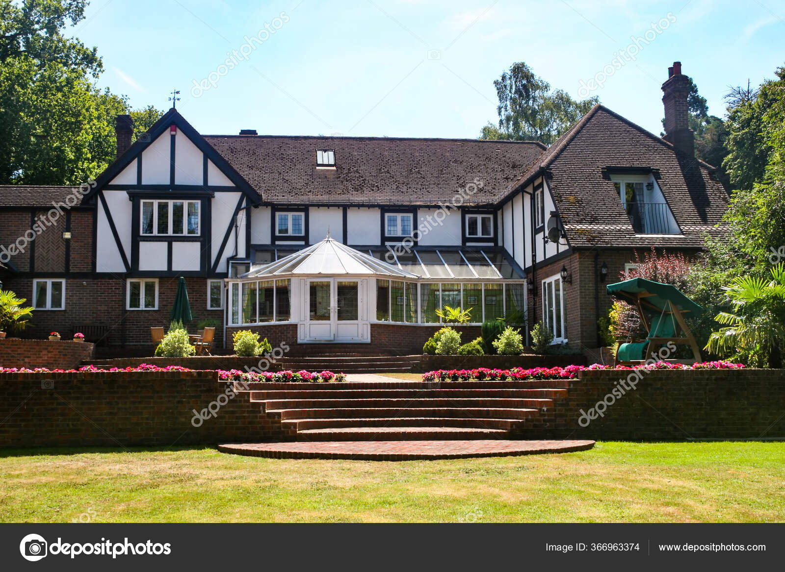 Plantas De Casas Estilo Tudor Una Casa De Estilo Tudor Reformada Para