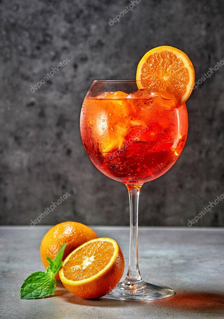 copa de aperol spritz cóctel 2023