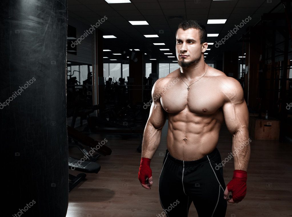 Muscular athletic bodybuilder — Stock Photo © restyler #126529464